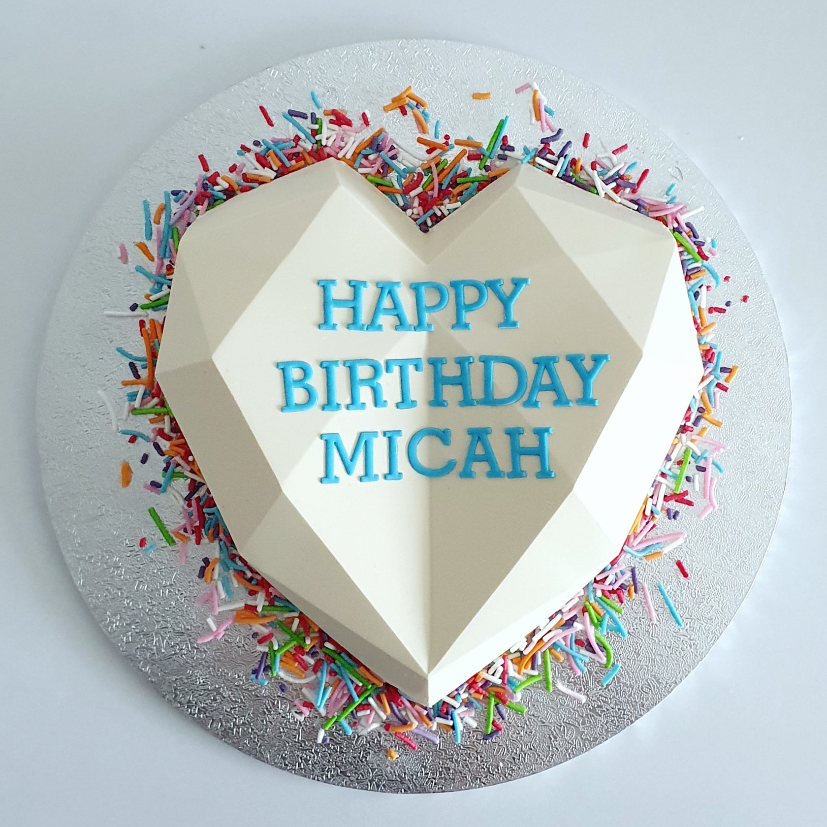 Smash Chocolate Heart – A Cake Creation